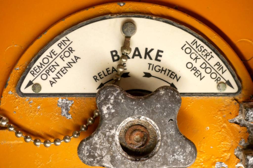 Hand-cranked, kite-carried radio saved downed air crews in Second World ...